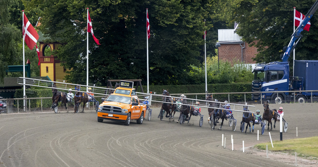 Søndagens danske løbsdag: Charlottenlund med interessante breddeløb